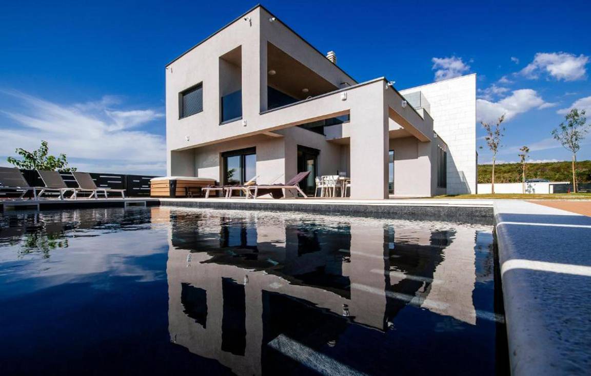 478 M² House ∙ 5 Bedrooms ∙ 10 Guests - Sukošan
