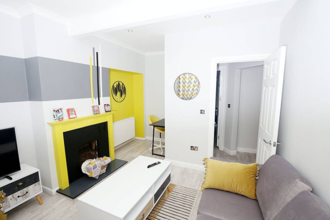 90 M² Apartment ∙ 3 Bedrooms ∙ 5 Guests - Bromley