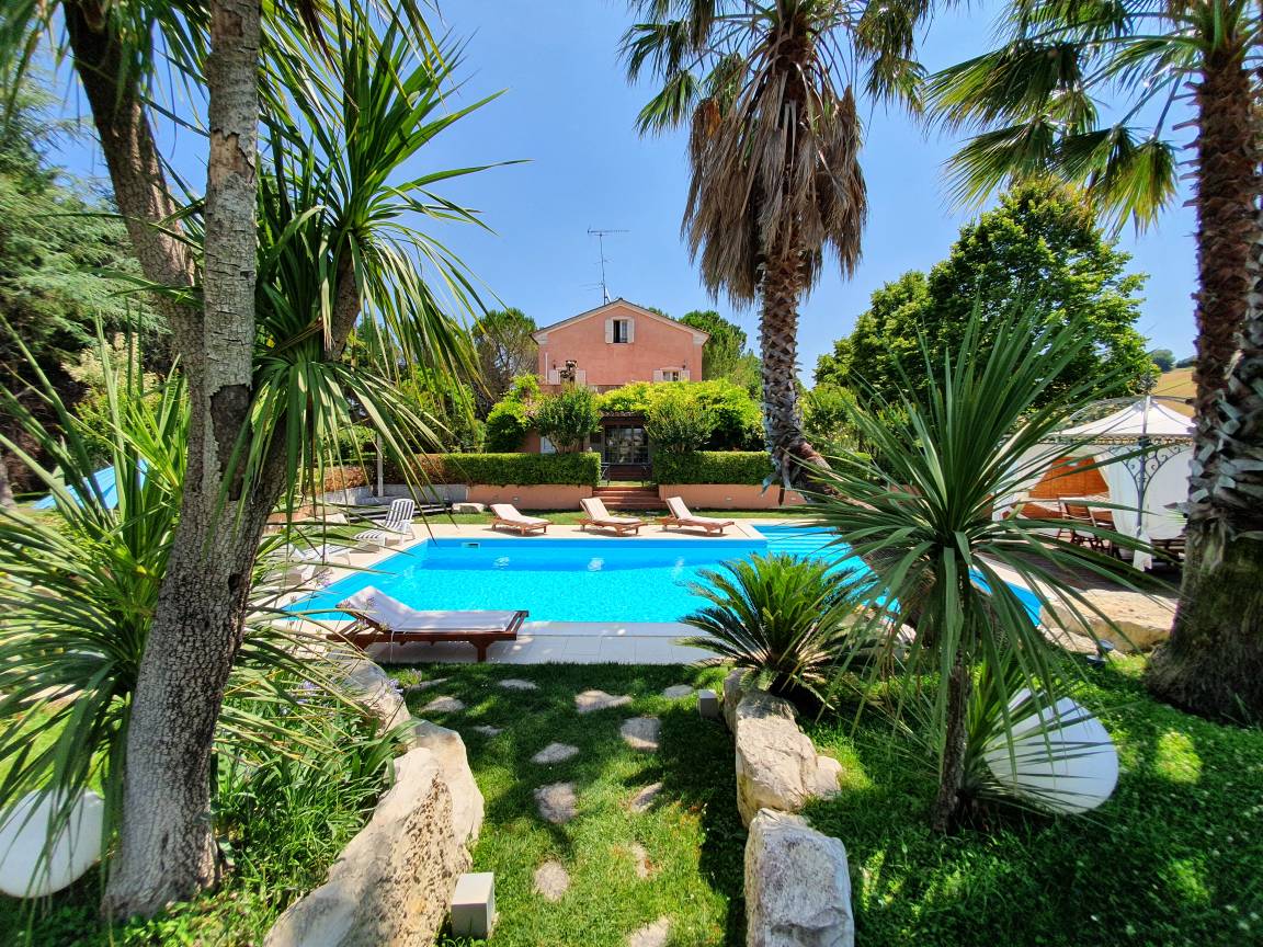 400 M² Villa ∙ 6 Bedrooms ∙ 22 Guests - Macerata