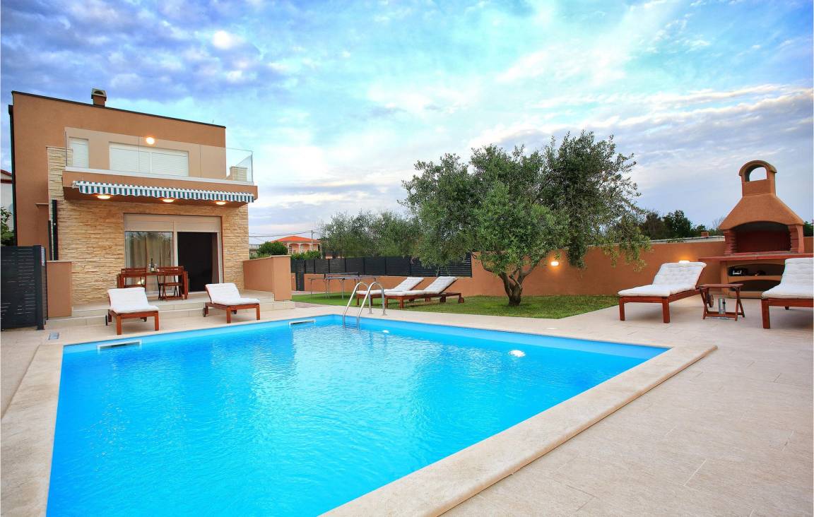 220 M² Ferienhaus ∙ 5 Schlafzimmer ∙ 12 Gäste - Nin