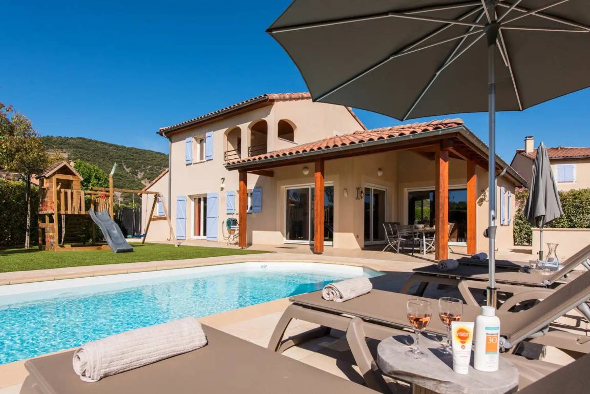 140 M² House ∙ 5 Bedrooms ∙ 10 Guests - Ruoms