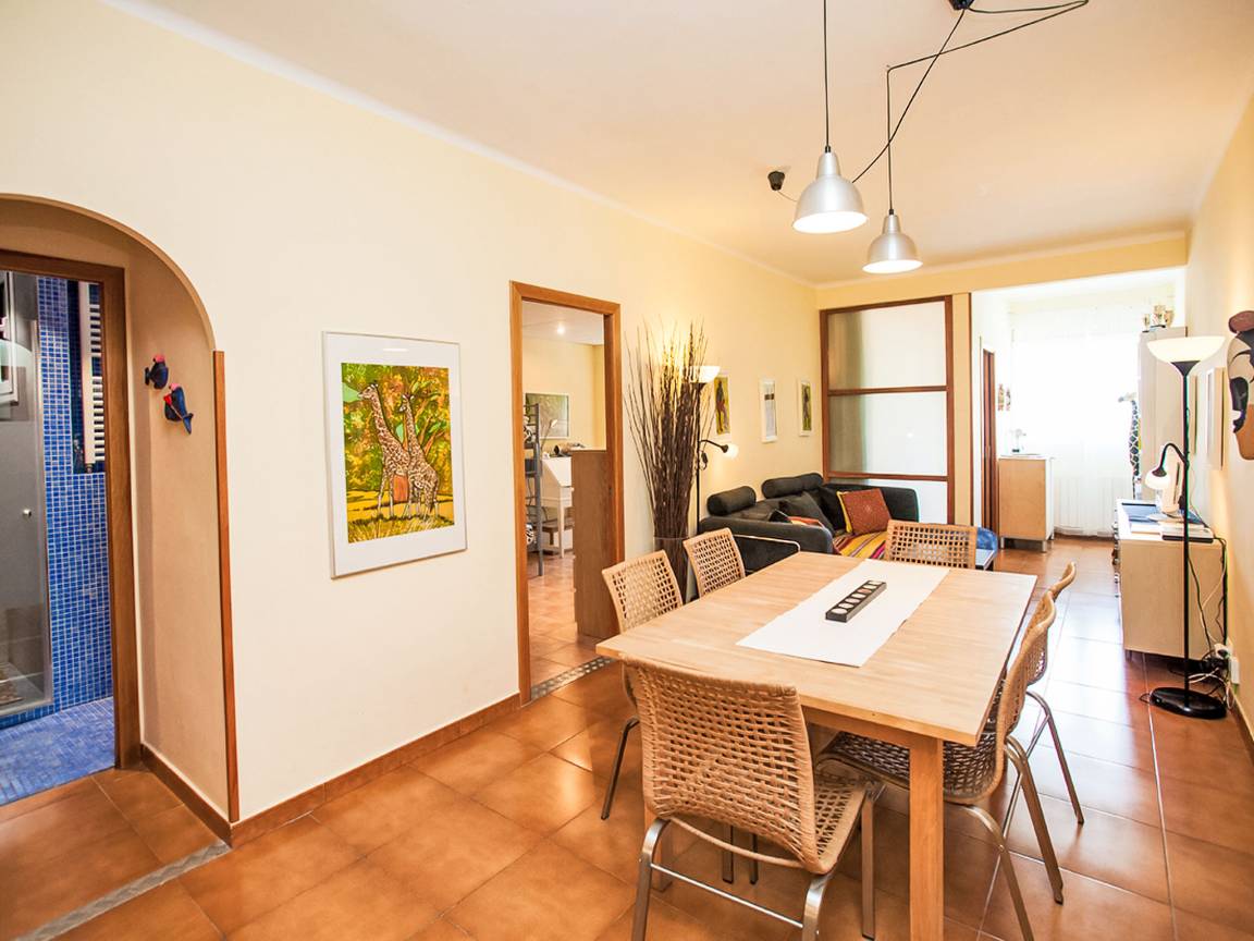 72 M² Apartamento ∙ 3 Habitaciones ∙ 6 Huéspedes - Barcelona
