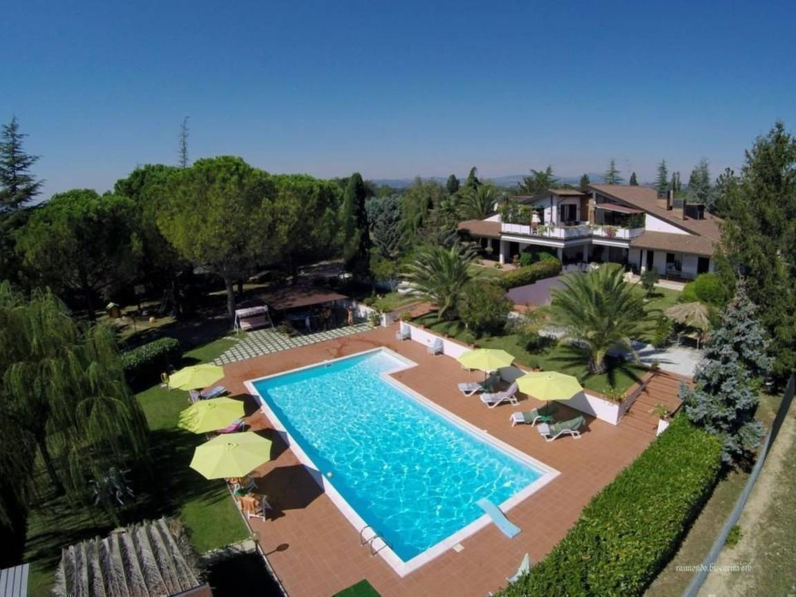 300 M² Talo ∙ 2 Makuuhuonetta ∙ 10 Vierasta - Assisi