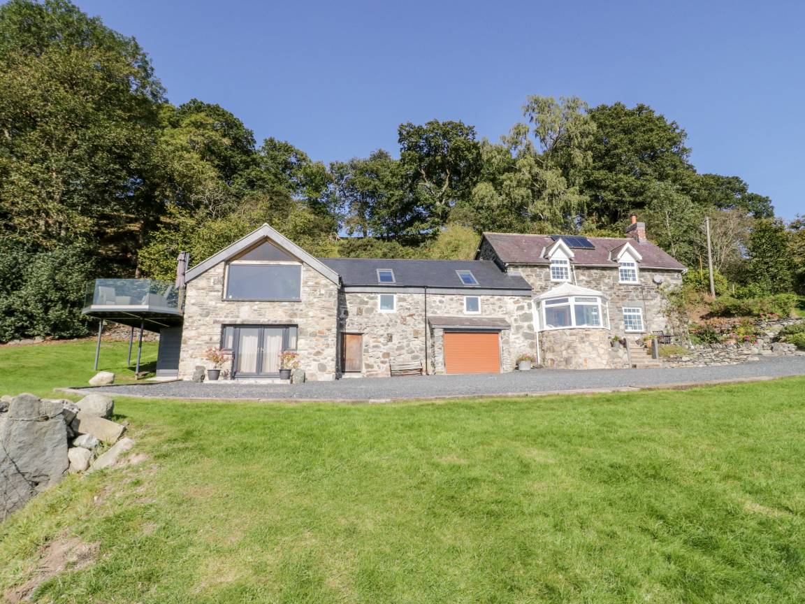 Cottage ∙ 4 Bedrooms ∙ 8 Guests - North Wales