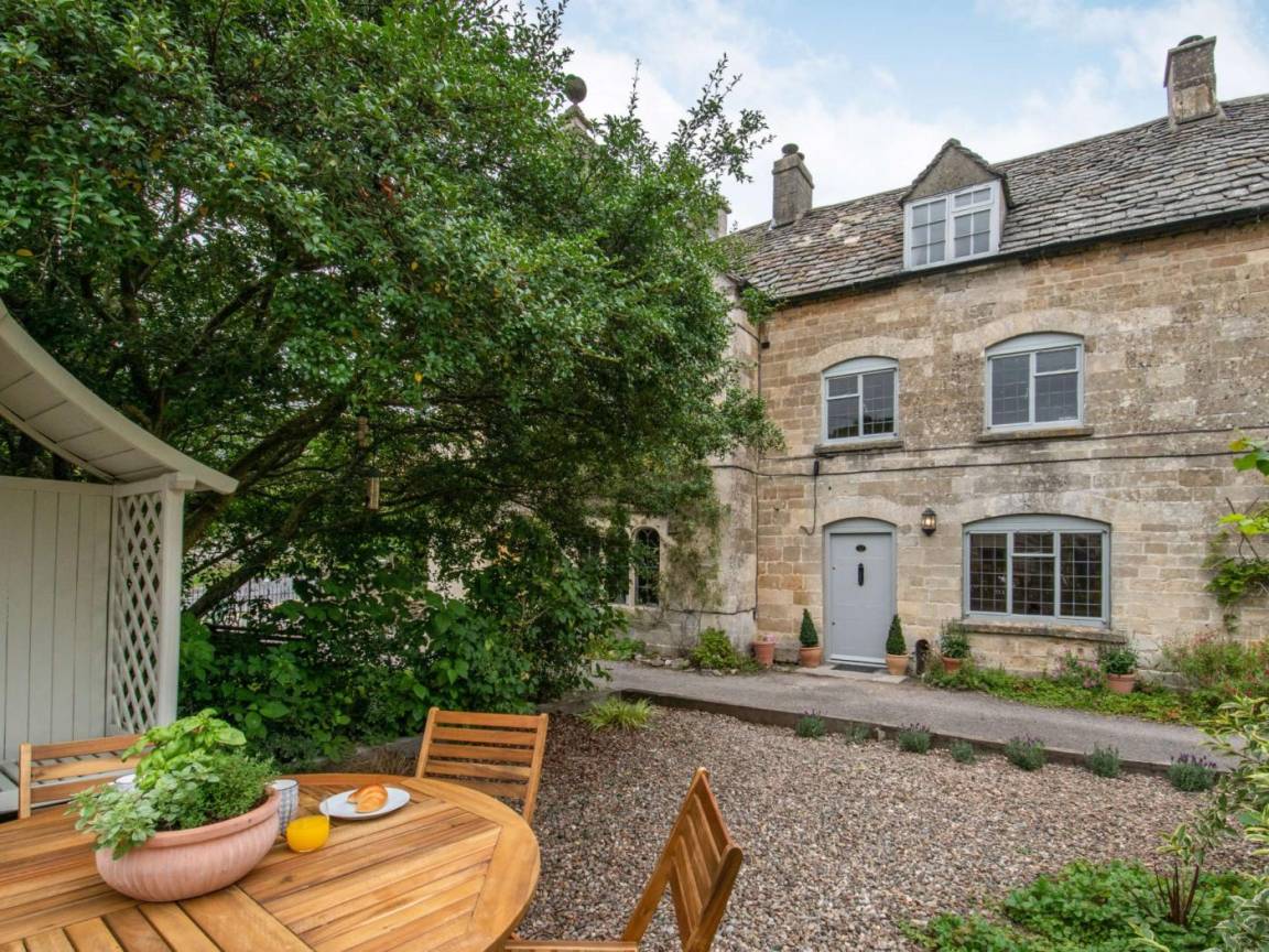 Cottage ∙ 3 Bedrooms ∙ 4 Guests - Stroud