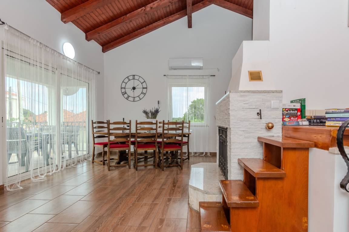 98 M² Talo ∙ 3 Makuuhuonetta ∙ 8 Vierasta - Nin