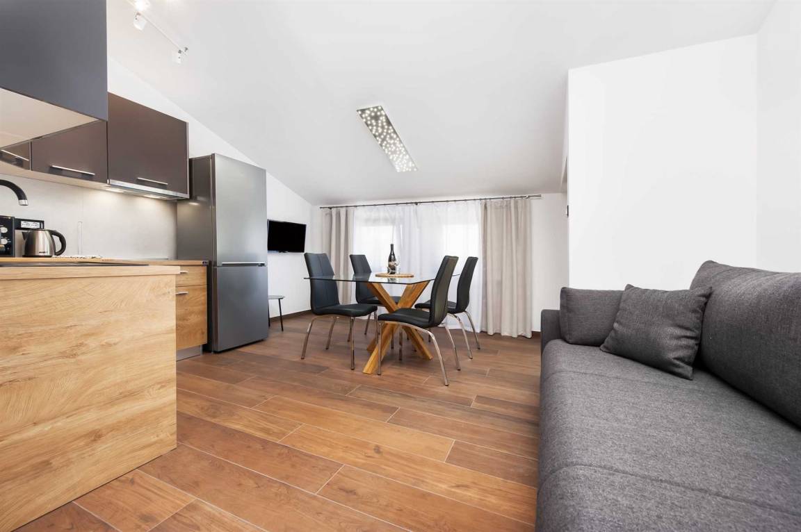 100 M² Huoneisto ∙ 2 Makuuhuonetta ∙ 4 Vierasta - Rovinj
