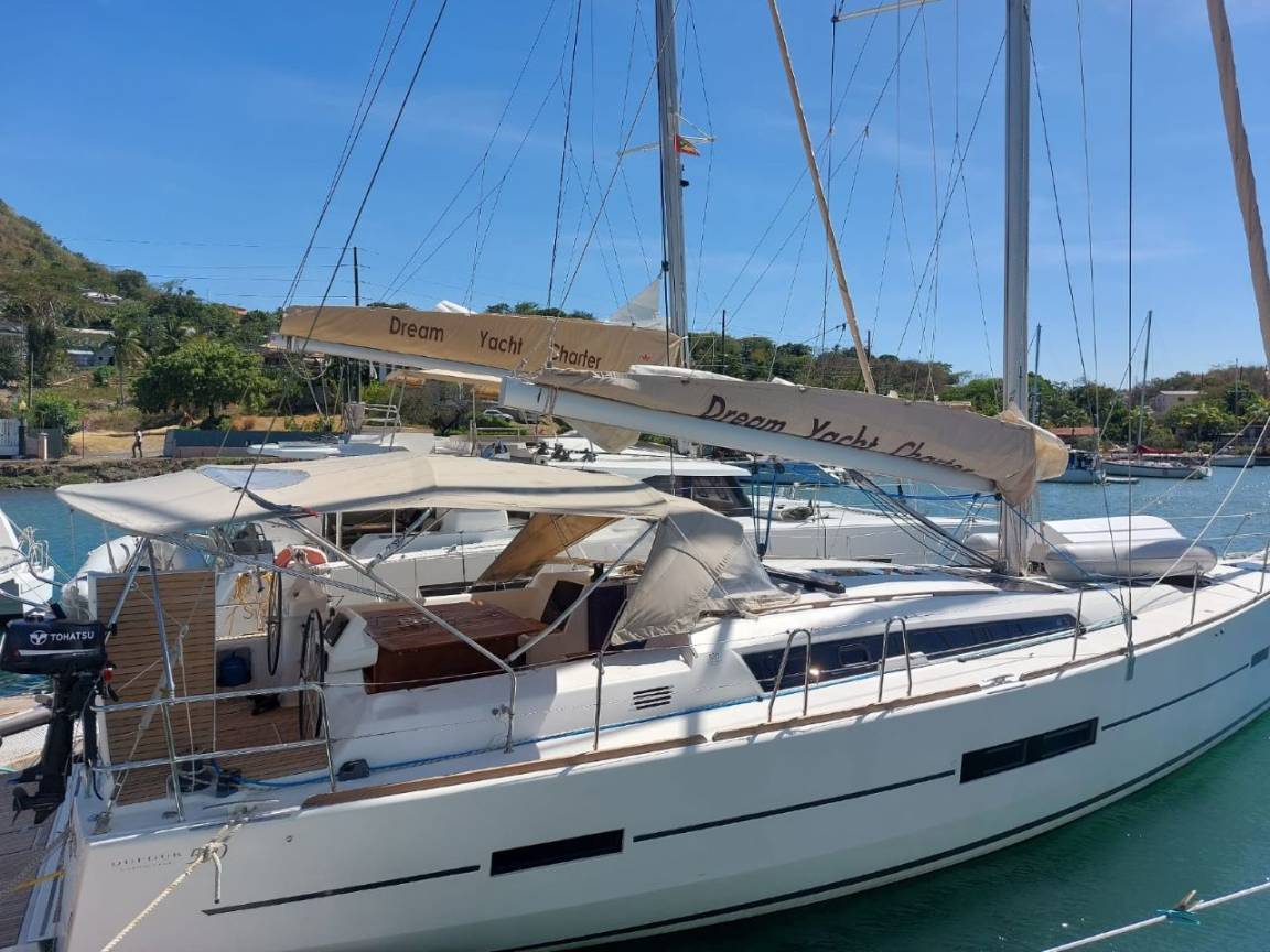 Houseboat ∙ 4 Bedrooms ∙ 8 Guests - Seychelles