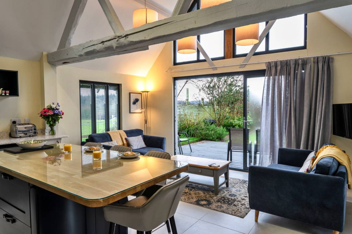 82 M² Cottage ∙ 2 Bedrooms ∙ 4 Guests - Ringwood