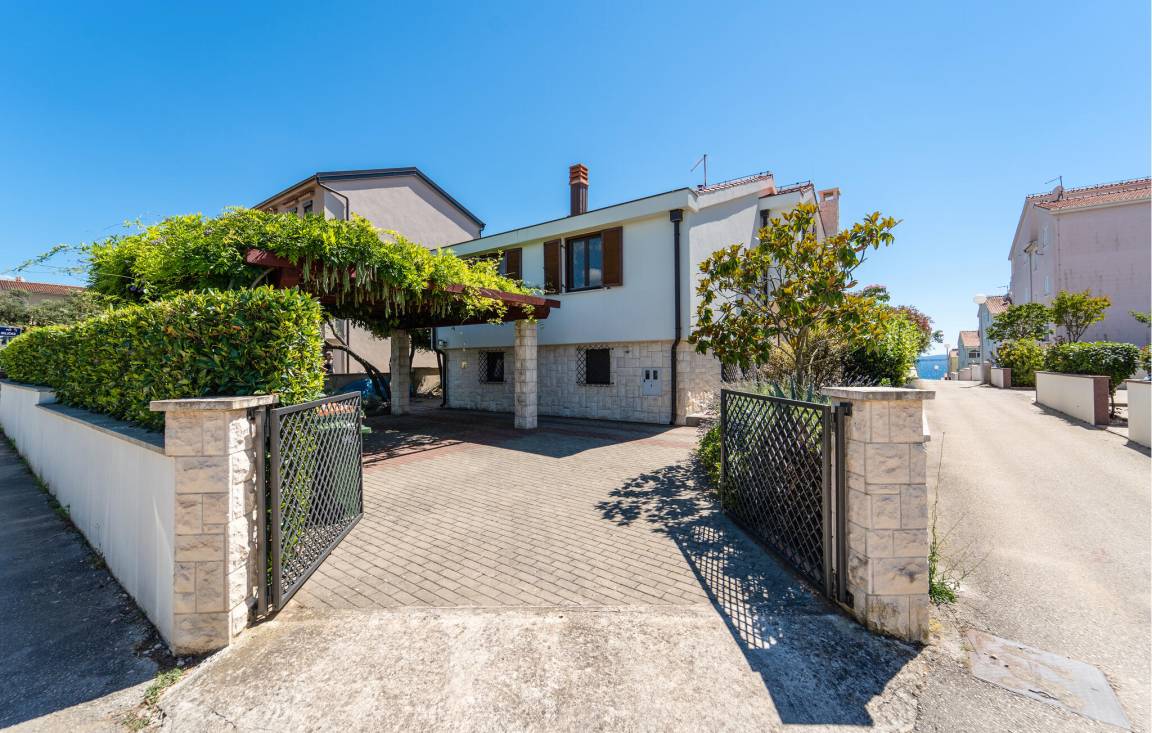 250 M² Ferienhaus ∙ 4 Schlafzimmer ∙ 8 Gäste - Zadar