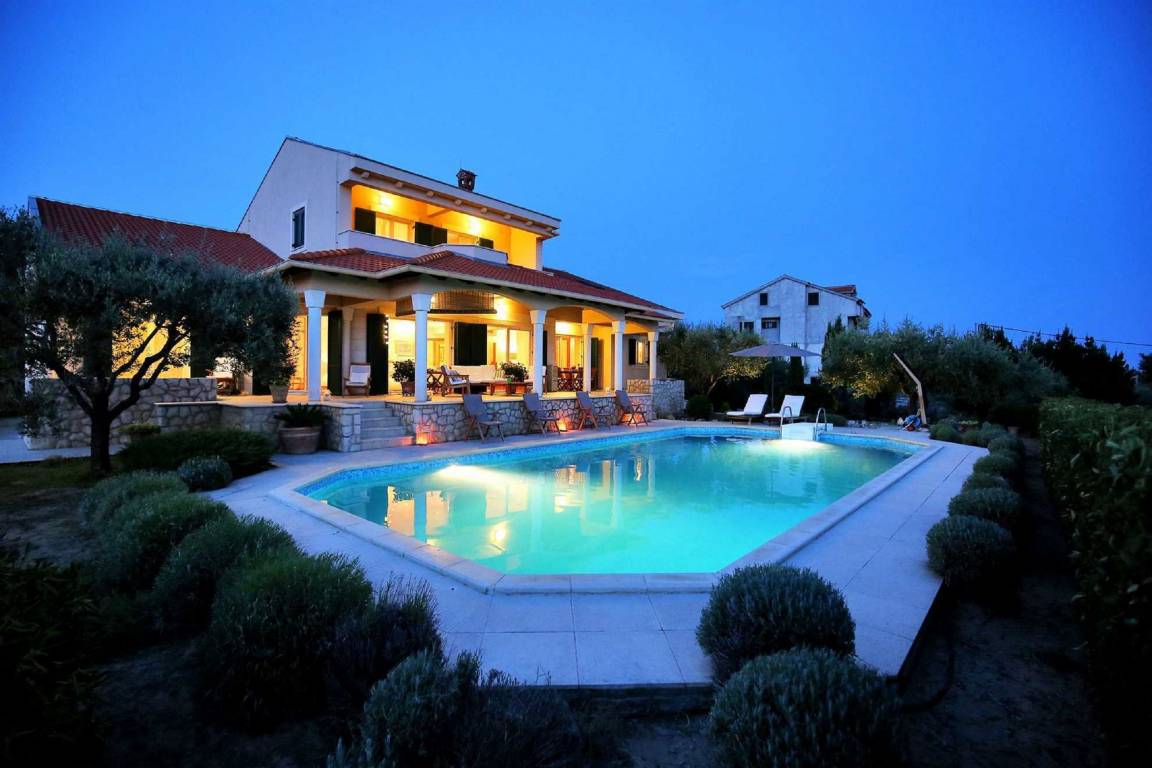 700 M² Villa ∙ 6 Schlafzimmer ∙ 14 Gäste - 자다르
