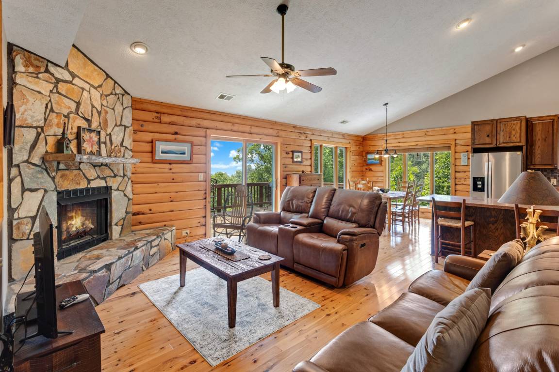249 M² Cabin ∙ 3 Bedrooms ∙ 8 Guests - Blowing Rock, NC