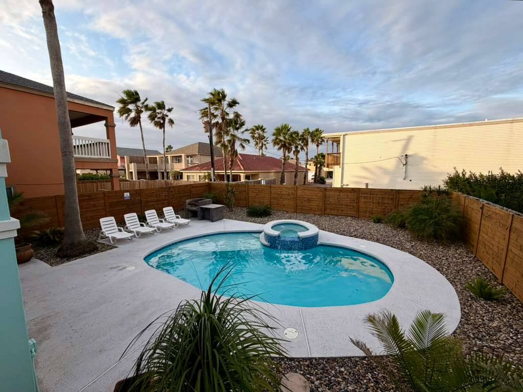 198 M² House ∙ 4 Bedrooms ∙ 16 Guests - South Padre Island