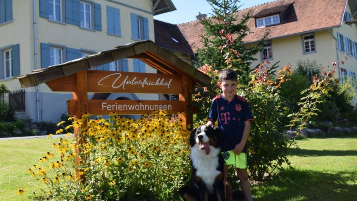 60 M² Ferienwohnung ∙ 2 Schlafzimmer ∙ 5 Gäste - Allensbach