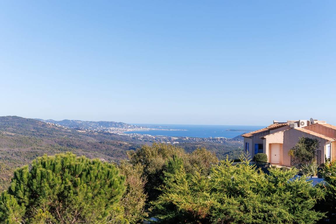 230 M² Villa ∙ 6 Slaapkamers ∙ 12 Gasten - Fréjus
