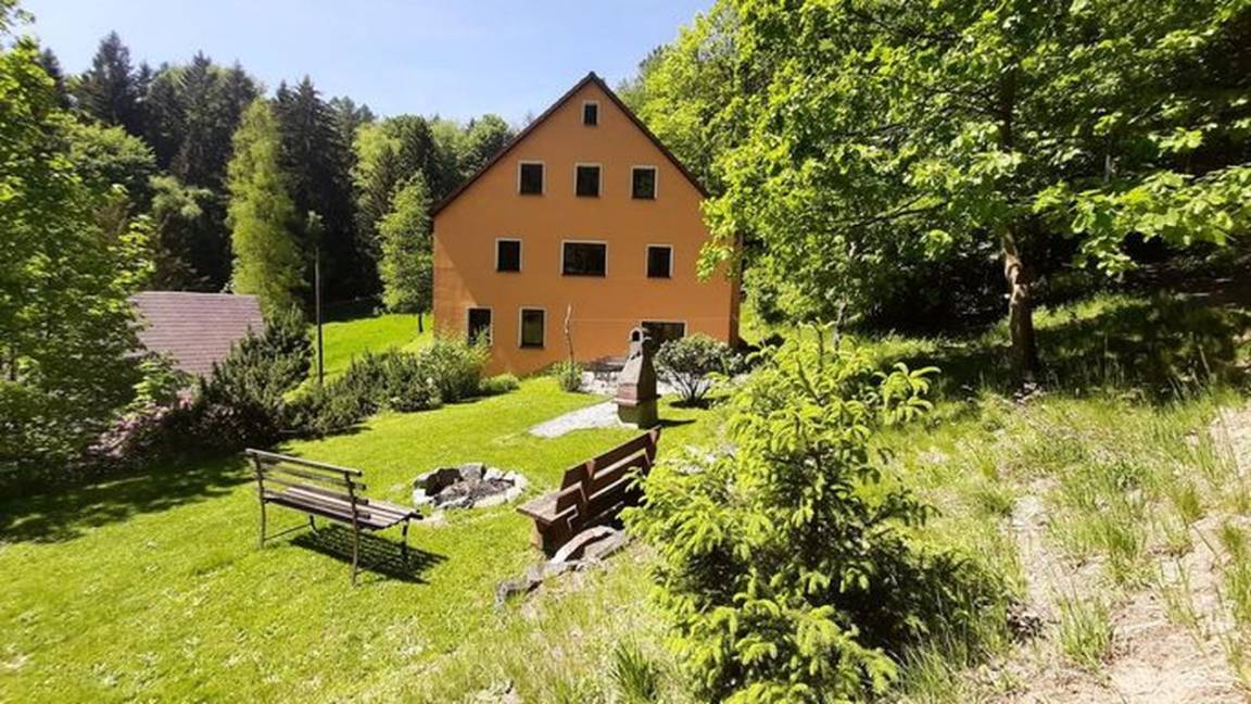 250 M² Ferienwohnung ∙ 4 Schlafzimmer ∙ 8 Gäste - Olbersdorf