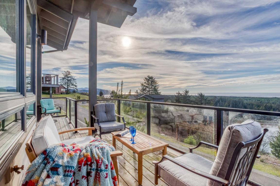 191 M² House ∙ 3 Bedrooms ∙ 8 Guests - Cloverdale, OR