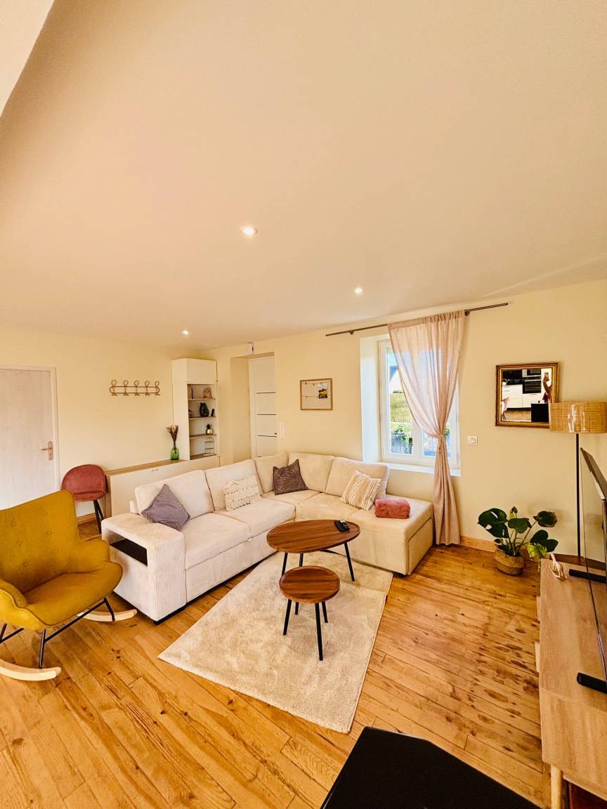 150 M² Maison De Vacances ∙ 4 Chambres ∙ 12 Personnes - Salers