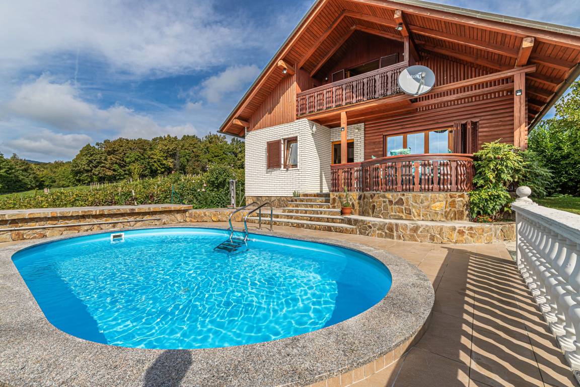 100 M² House ∙ 3 Bedrooms ∙ 5 Guests - Metlika