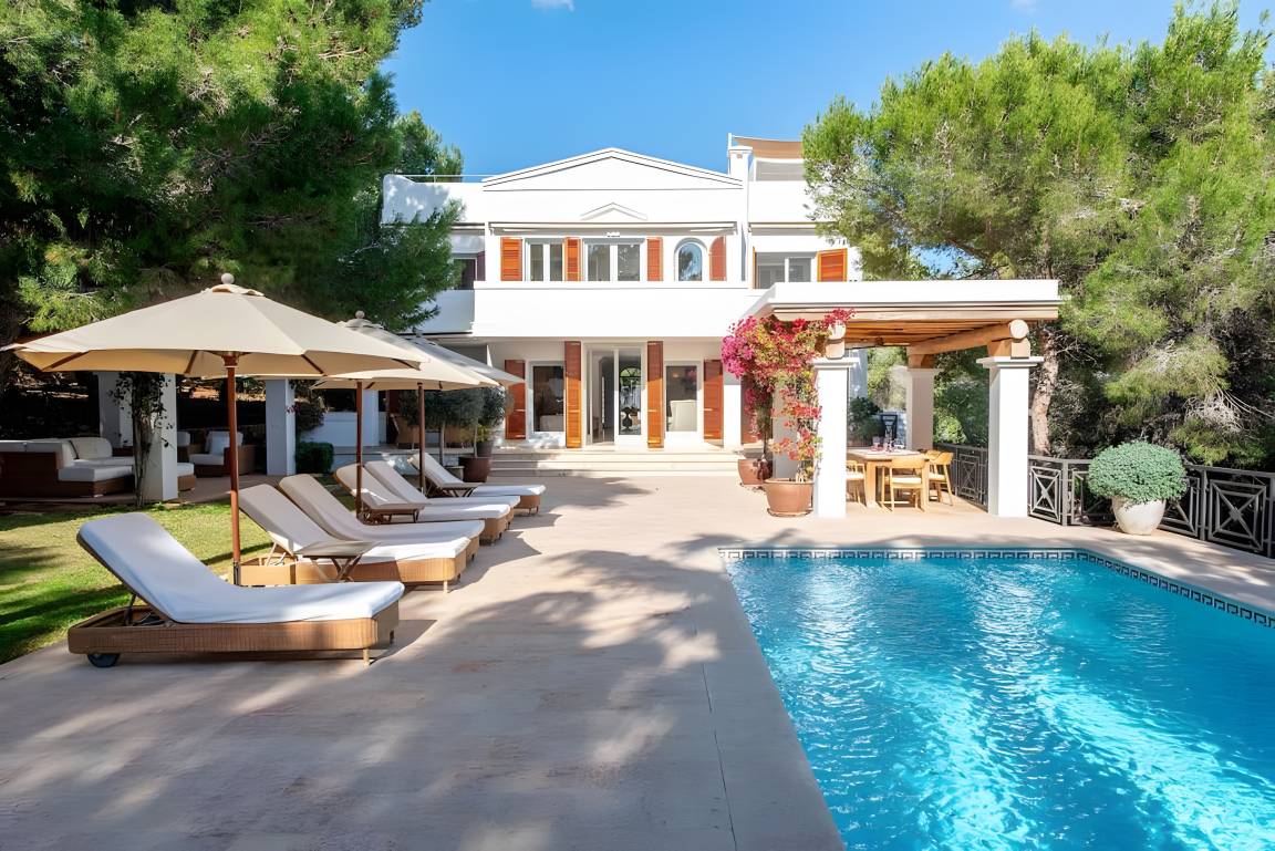 300 M² Villa ∙ 3 Bedrooms ∙ 6 Guests - Ibiza Airport (IBZ)