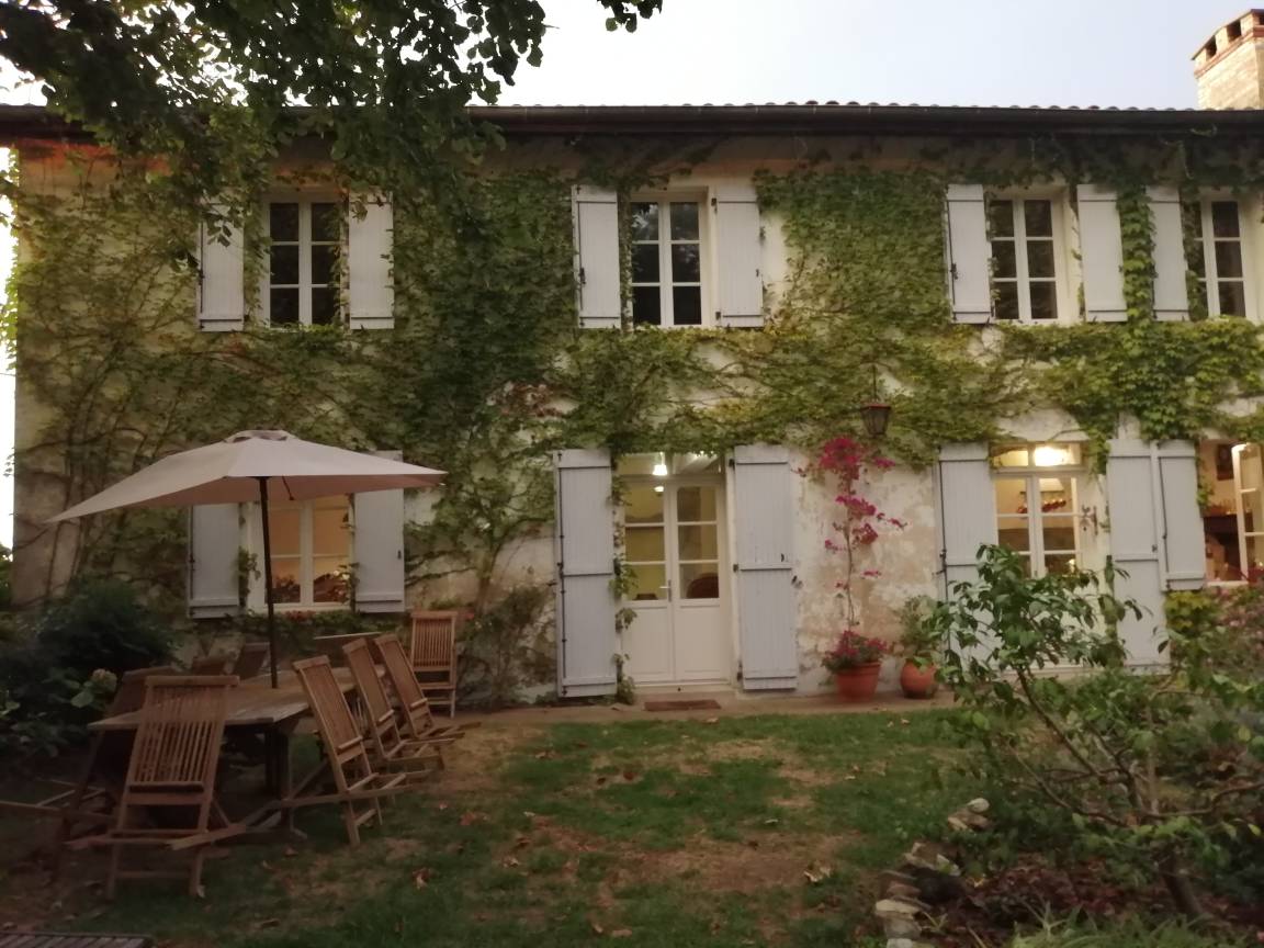 180 M² Casa ∙ 5 Habitaciones ∙ 9 Huéspedes - Urt