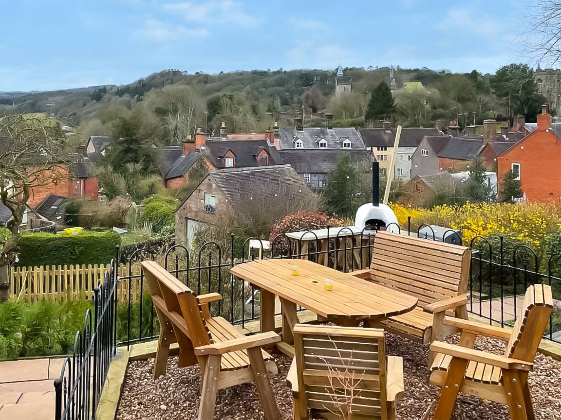 Cottage ∙ 2 Bedrooms ∙ 6 Guests - West Midlands