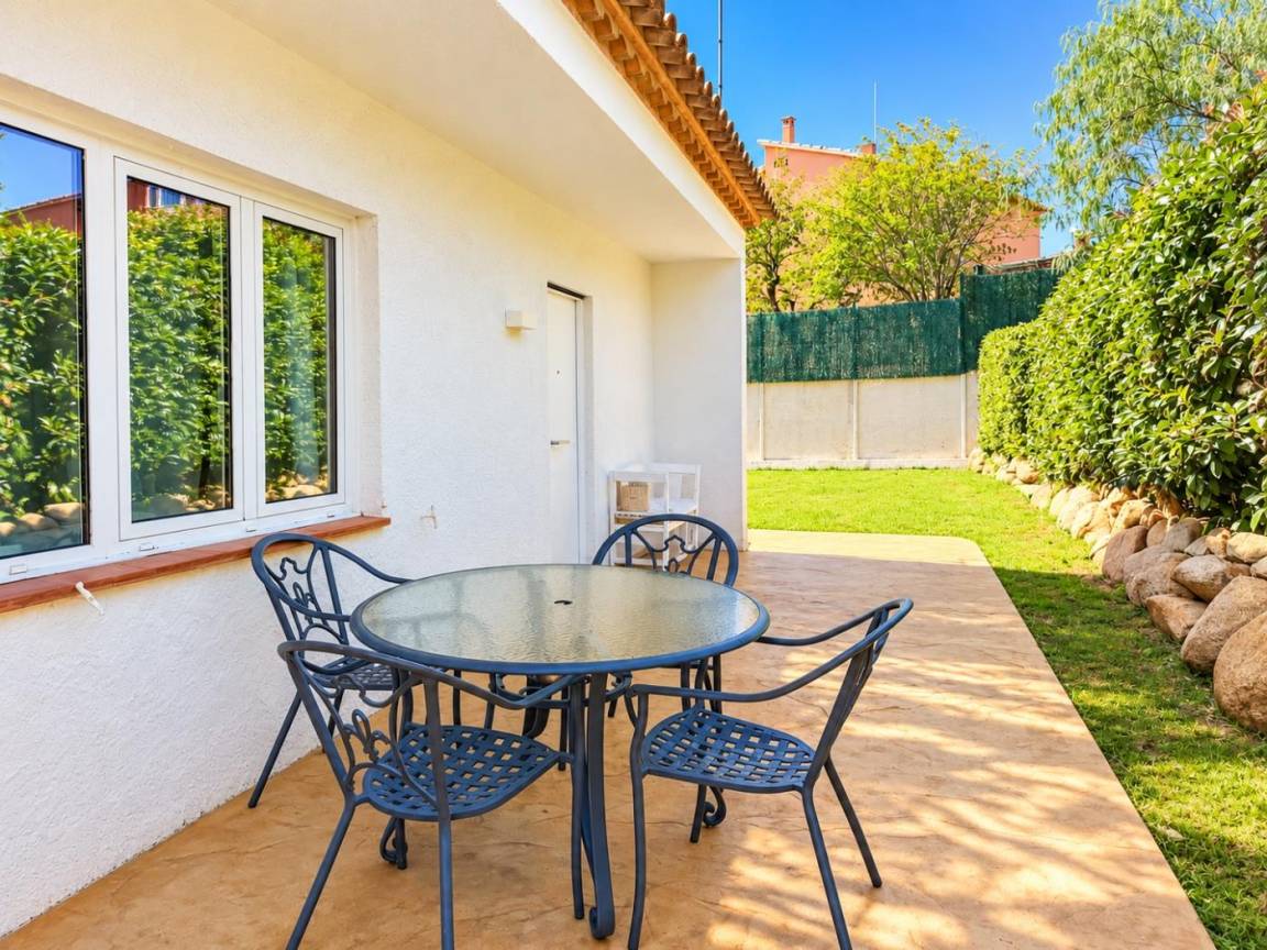 100 M² Villa ∙ 3 Bedrooms ∙ 8 Guests - Calonge