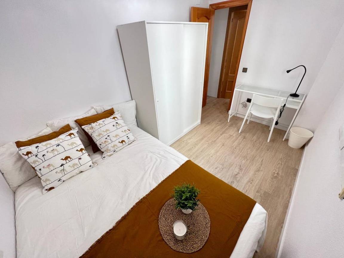 130 M² Private Room ∙ 1 Bedroom ∙ 5 Guests - Valencia