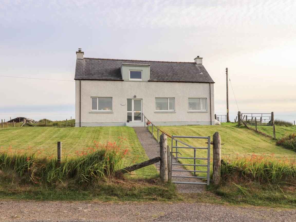 Cottage ∙ 3 Bedrooms ∙ 5 Guests - North Uist