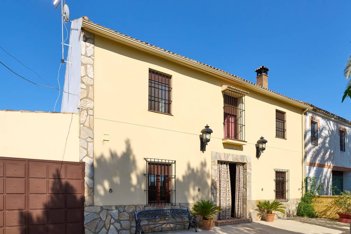 305 M² Casa ∙ 5 Habitaciones ∙ 12 Huéspedes - Montilla