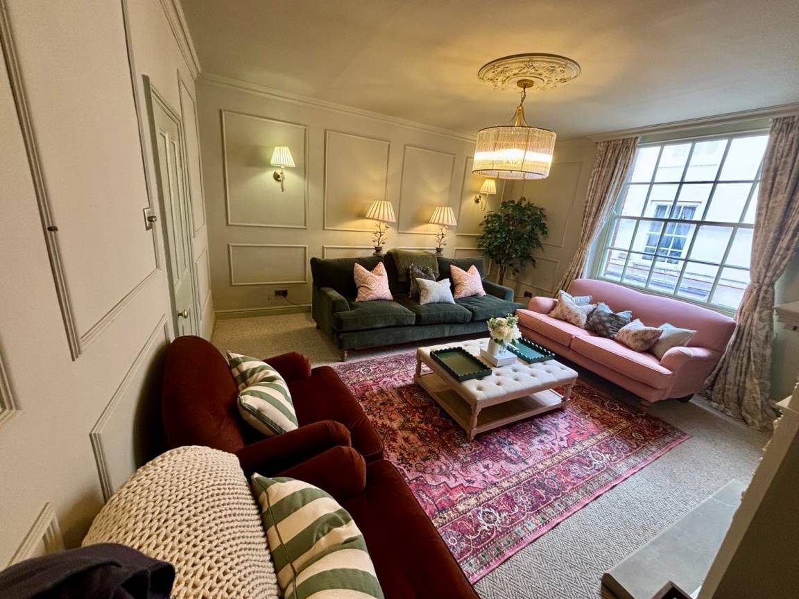 150 M² House ∙ 4 Bedrooms ∙ 10 Guests - Chester