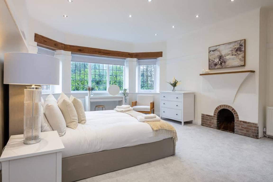 Apartment ∙ 7 Bedrooms ∙ 14 Guests - Knutsford