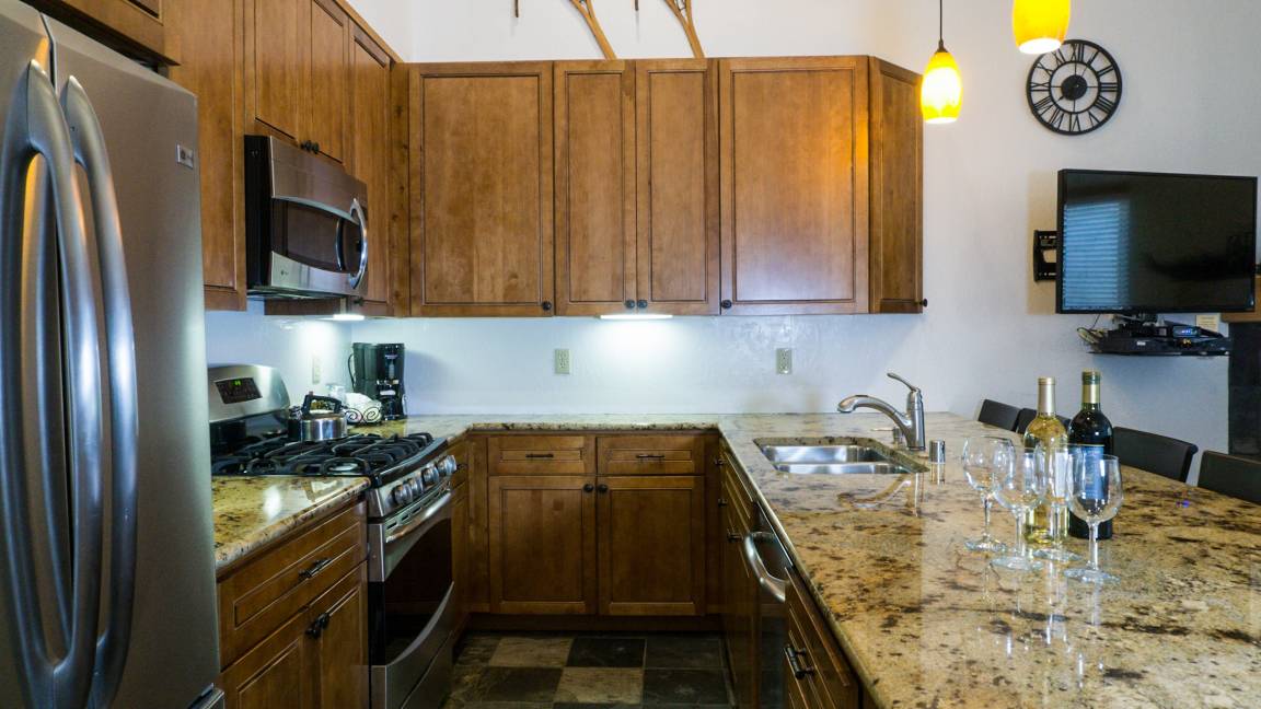Hotel ∙ 2 Bedrooms ∙ 4 Guests - Olympic Valley, CA