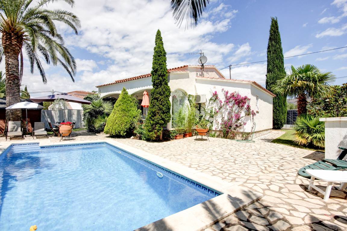 80 M² House ∙ 2 Bedrooms ∙ 4 Guests - Cadaqués