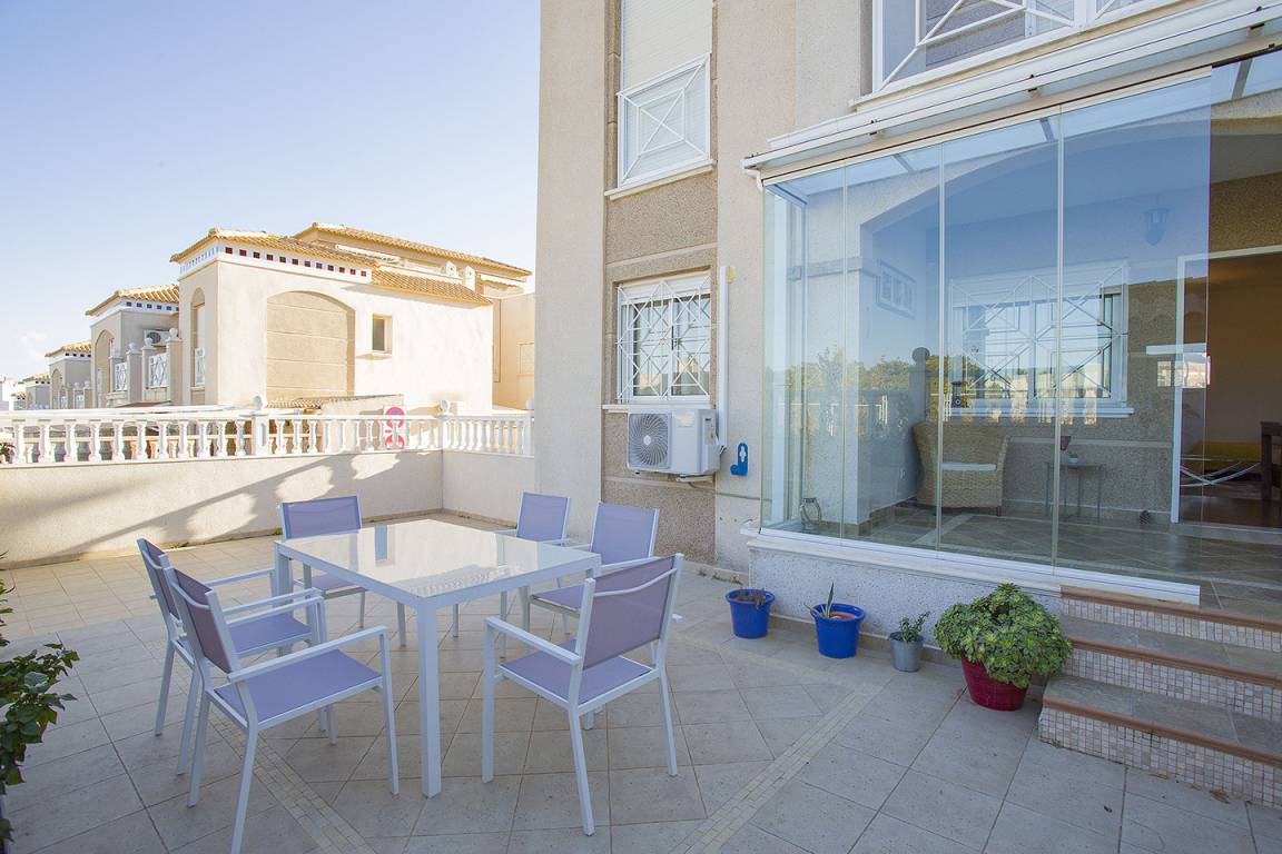 59 M² Talo ∙ 2 Makuuhuonetta ∙ 4 Vierasta - Torrevieja