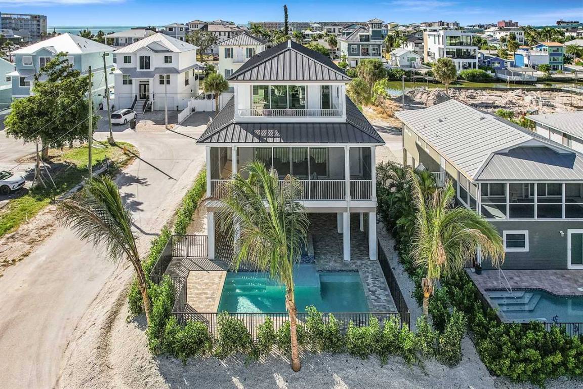 211 M² House ∙ 4 Bedrooms ∙ 10 Guests - Fort Myers Beach, FL