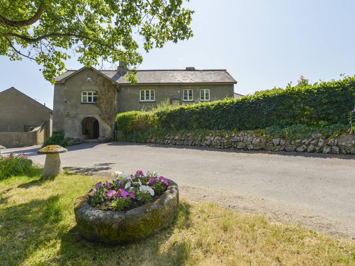 Cottage ∙ 4 Bedrooms ∙ 10 Guests - Torquay