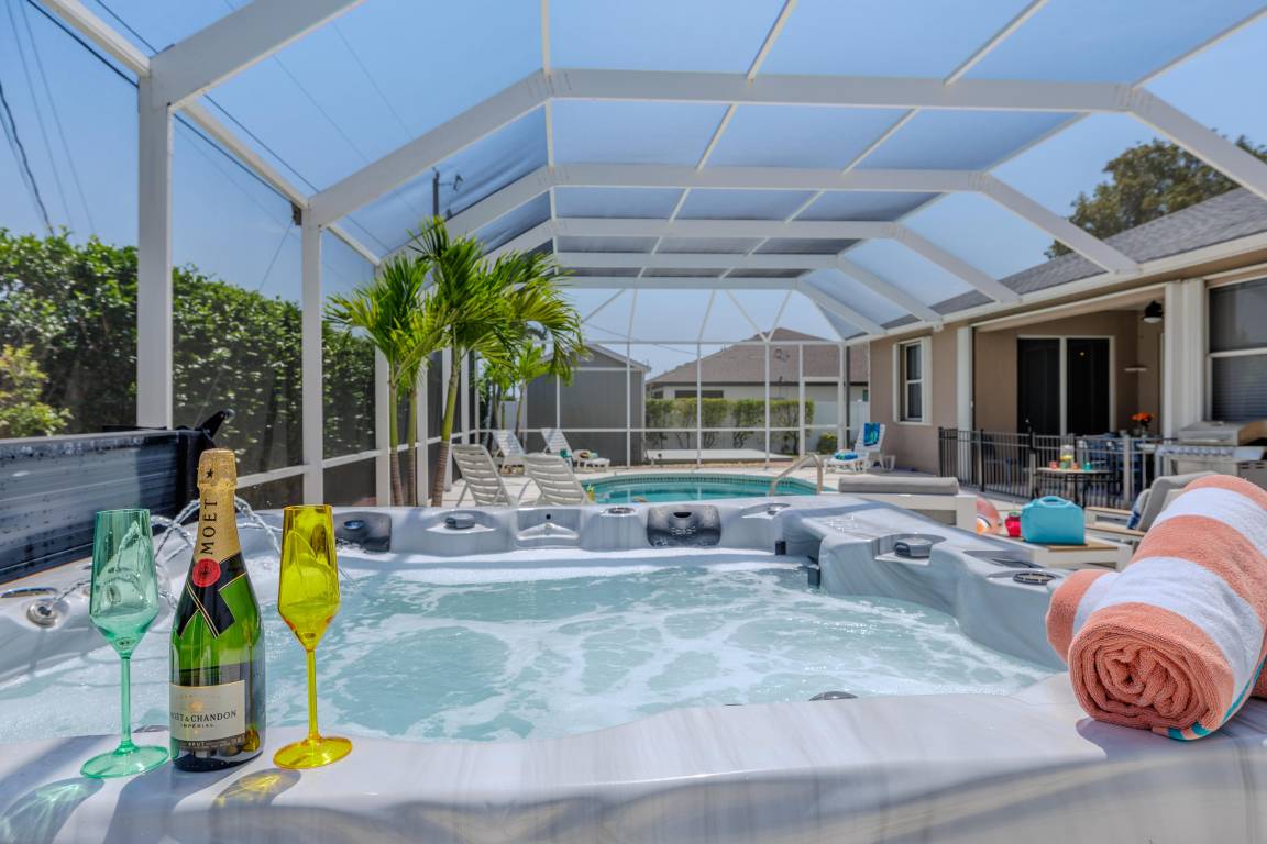 242 M² Apartment ∙ 5 Bedrooms ∙ 14 Guests - Florida