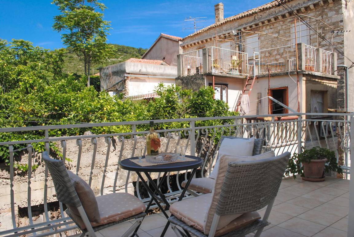 75 M² Apartamento ∙ 2 Habitaciones ∙ 5 Huéspedes - Vis