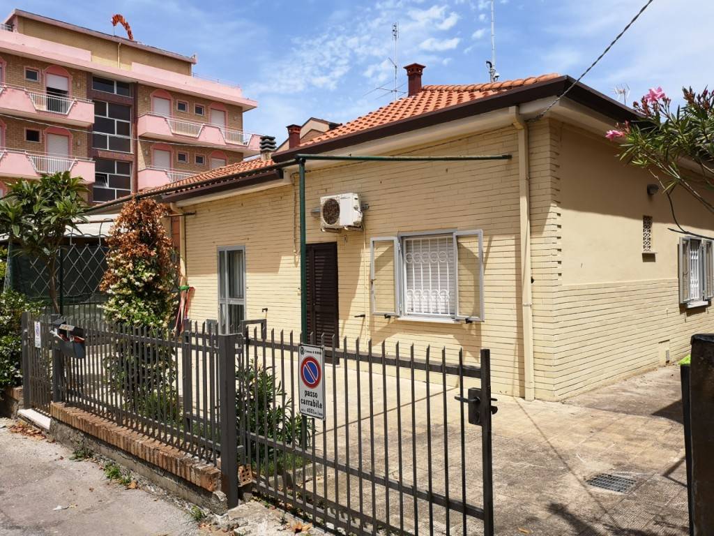 100 M² Apartment ∙ 3 Bedrooms ∙ 14 Guests - Rimini