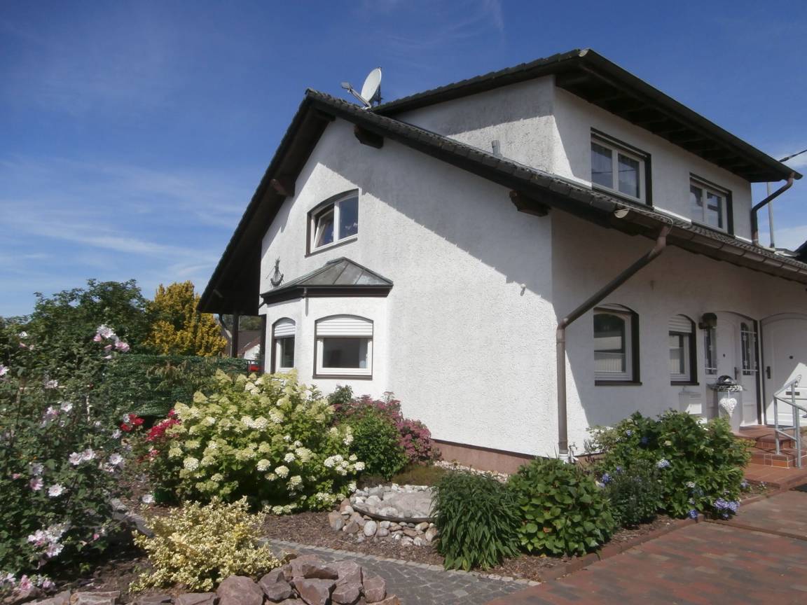 80 M² Ferienwohnung ∙ 1 Schlafzimmer ∙ 2 Gäste - Weiskirchen