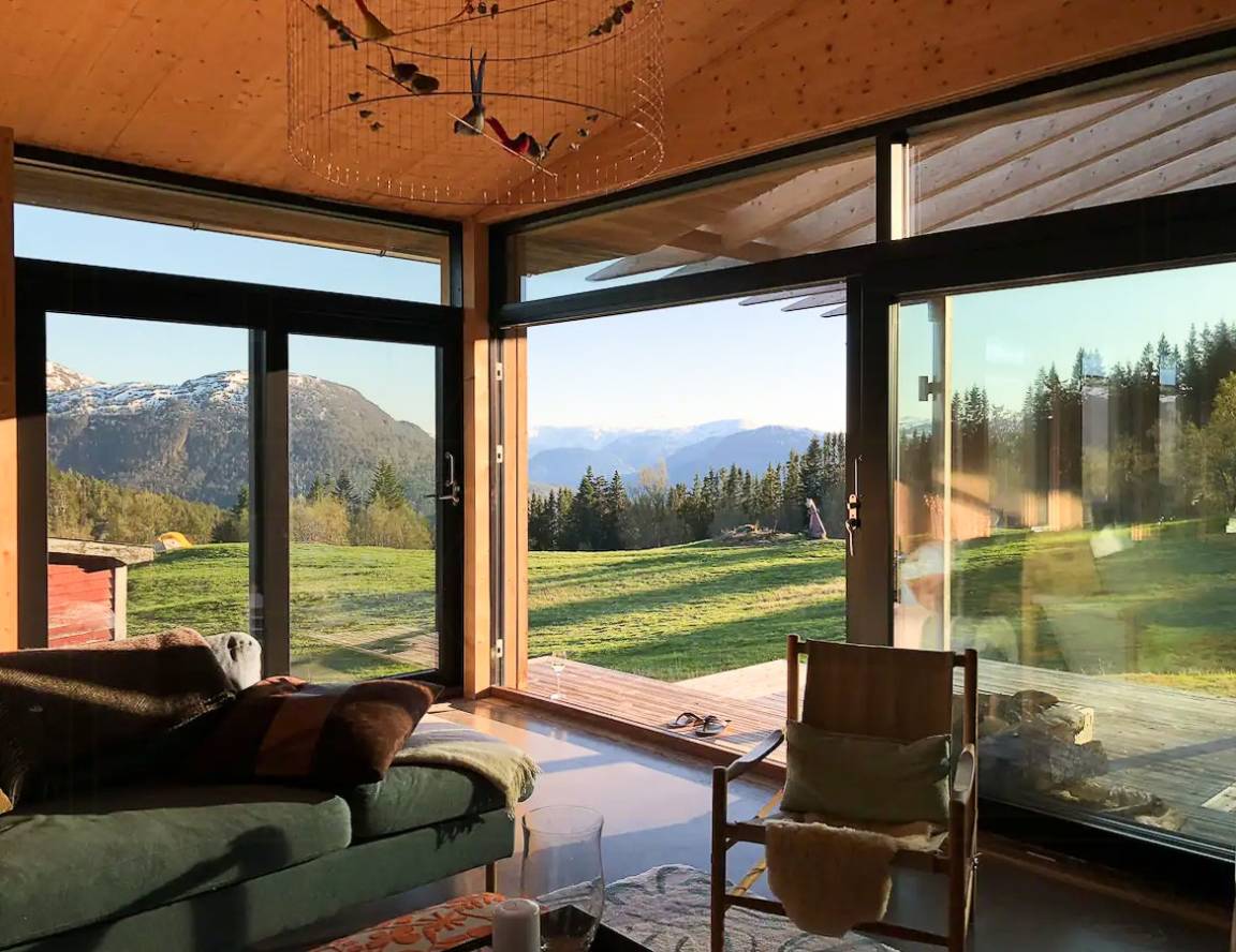 500 M² House ∙ 5 Bedrooms ∙ 10 Guests - Solvorn