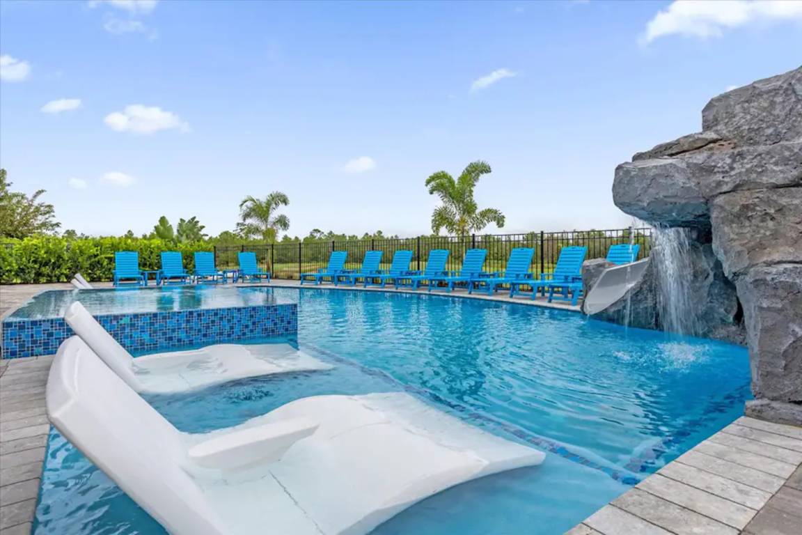 7820 M² Villa ∙ 10 Bedrooms ∙ 28 Guests - St. Petersburg, FL