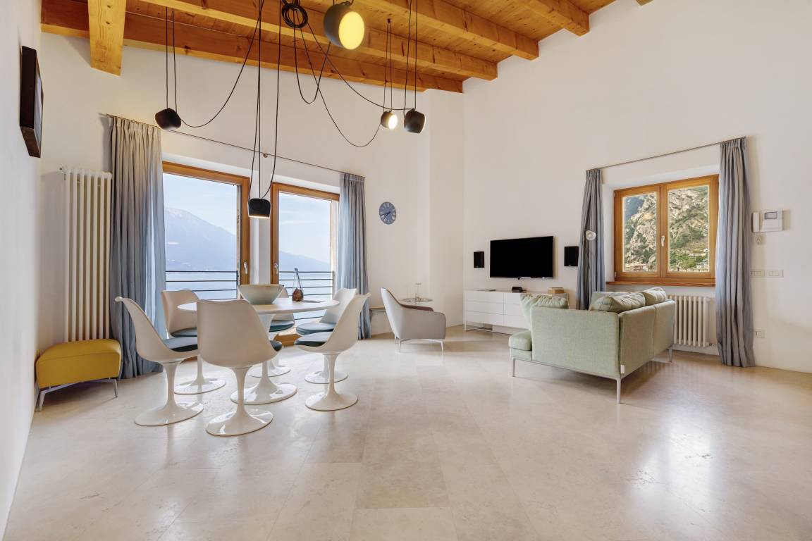 110 M² Apartment ∙ 2 Bedrooms ∙ 2 Guests - Malcesine
