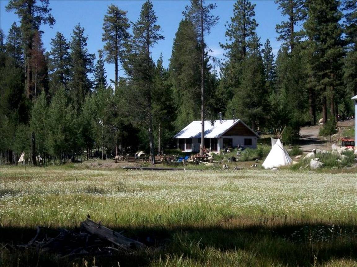 House ∙ 1 Bedroom ∙ 9 Guests - Camp Nelson, CA
