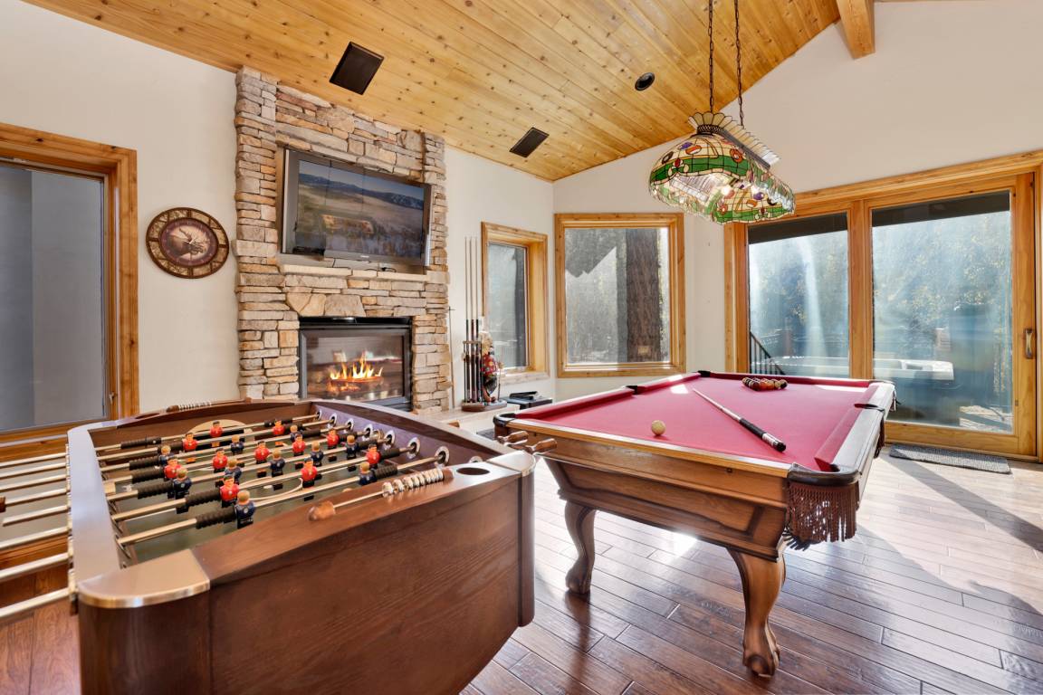 256 M² Cabin ∙ 4 Bedrooms ∙ 15 Guests - Big Bear Lake, CA