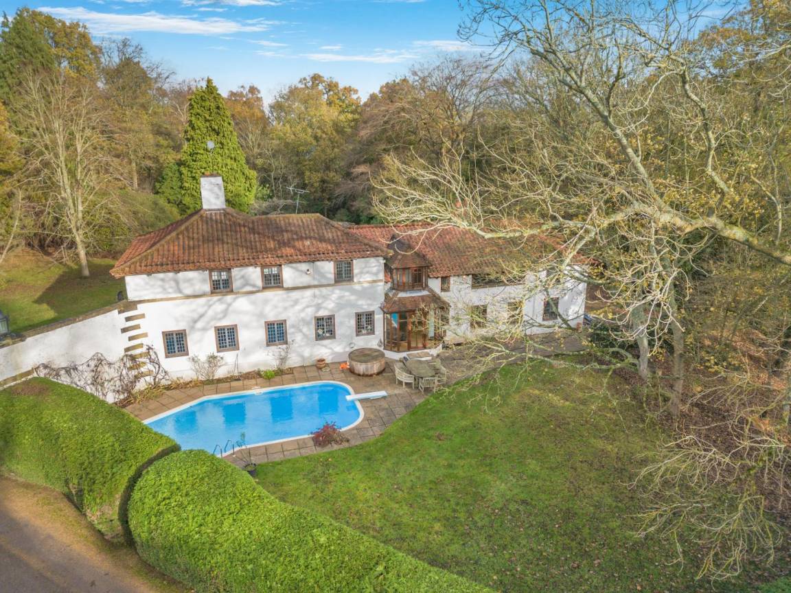 Cottage ∙ 6 Bedrooms ∙ 12 Guests - Slough