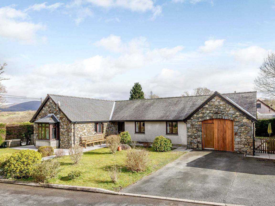 Cottage ∙ 4 Bedrooms ∙ 8 Guests - Penrhyndeudraeth