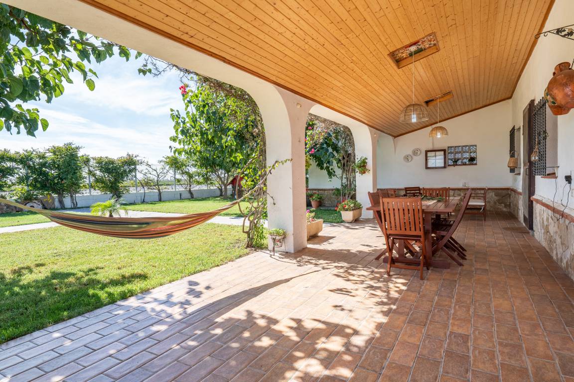 1500 M² Huis ∙ 5 Slaapkamers ∙ 16 Gasten - Deltebre