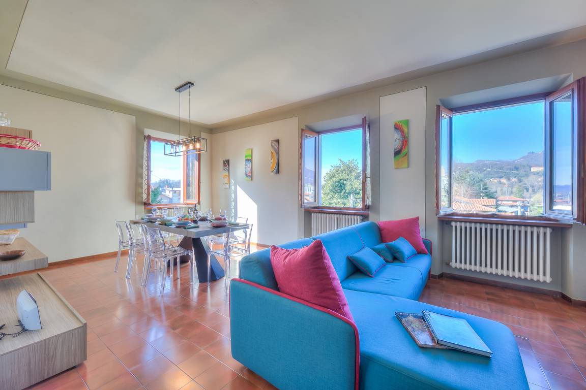 130 M² Ferienhaus ∙ 2 Schlafzimmer ∙ 6 Gäste - Varese